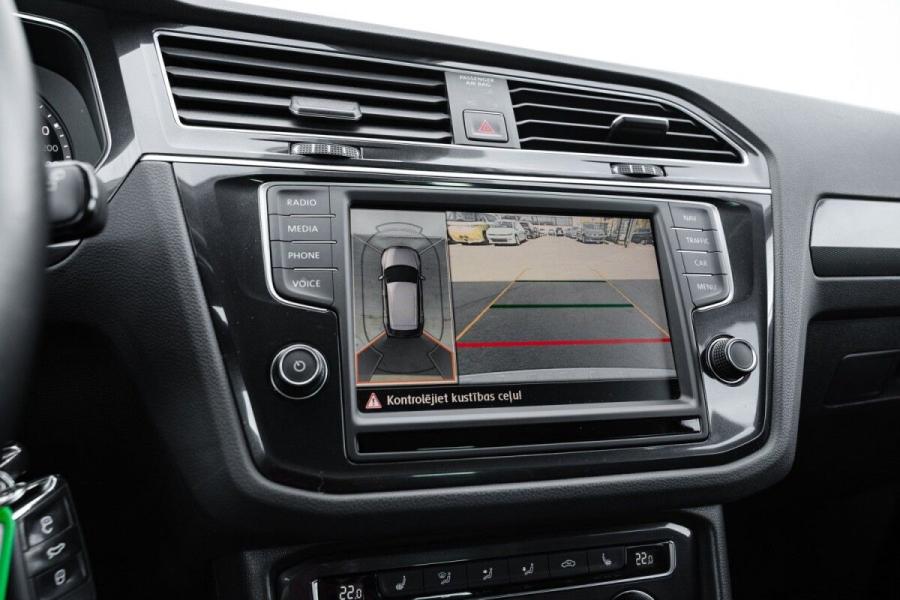 Pelēks Volkswagen Tiguan 2017 Rīga, ar dzinēja tilpumu 2.00 L un nobraukumu 79 tūkst. km par 20950 €, foto 19 vietnē AUTOMOTO.COM.LV