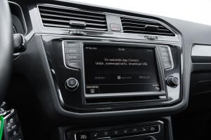 Pelēks Volkswagen Tiguan 2017 Rīga, ar dzinēja tilpumu 2.00 L un nobraukumu 79 tūkst. km par 20950 €, foto 20 vietnē AUTOMOTO.COM.LV
