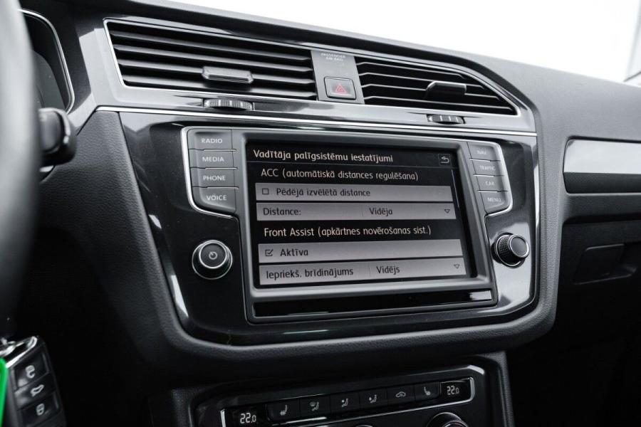 Pelēks Volkswagen Tiguan 2017 Rīga, ar dzinēja tilpumu 2.00 L un nobraukumu 79 tūkst. km par 20950 €, foto 22 vietnē AUTOMOTO.COM.LV
