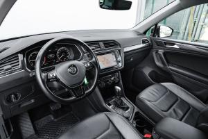 Pelēks Volkswagen Tiguan 2017 Rīga, ar dzinēja tilpumu 2.00 L un nobraukumu 79 tūkst. km par 20950 €, foto 25 vietnē AUTOMOTO.COM.LV