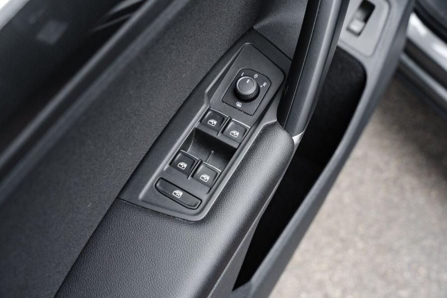 Pelēks Volkswagen Tiguan 2017 Rīga, ar dzinēja tilpumu 2.00 L un nobraukumu 133 tūkst. km par 17450 €, foto 10 vietnē AUTOMOTO.COM.LV