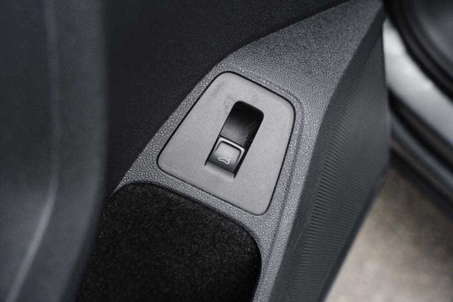 Pelēks Volkswagen Tiguan 2017 Rīga, ar dzinēja tilpumu 2.00 L un nobraukumu 133 tūkst. km par 17450 €, foto 11 vietnē AUTOMOTO.COM.LV