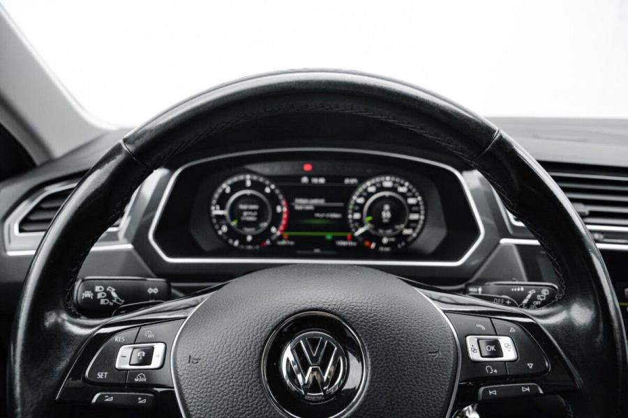 Pelēks Volkswagen Tiguan 2017 Rīga, ar dzinēja tilpumu 2.00 L un nobraukumu 133 tūkst. km par 17450 €, foto 14 vietnē AUTOMOTO.COM.LV