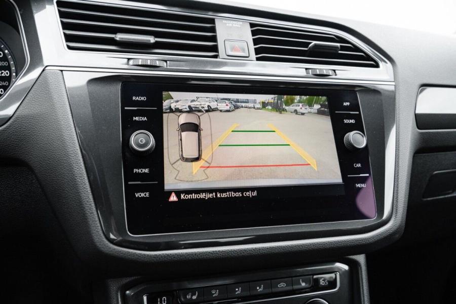 Pelēks Volkswagen Tiguan 2017 Rīga, ar dzinēja tilpumu 2.00 L un nobraukumu 133 tūkst. km par 17450 €, foto 17 vietnē AUTOMOTO.COM.LV