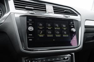 Pelēks Volkswagen Tiguan 2017 Rīga, ar dzinēja tilpumu 2.00 L un nobraukumu 133 tūkst. km par 17450 €, foto 19 vietnē AUTOMOTO.COM.LV