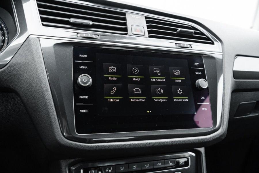 Pelēks Volkswagen Tiguan 2017 Rīga, ar dzinēja tilpumu 2.00 L un nobraukumu 133 tūkst. km par 17450 €, foto 19 vietnē AUTOMOTO.COM.LV