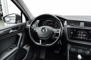 Pelēks Volkswagen Tiguan 2017 Rīga, ar dzinēja tilpumu 2.00 L un nobraukumu 133 tūkst. km par 17450 €, foto 28 vietnē AUTOMOTO.COM.LV