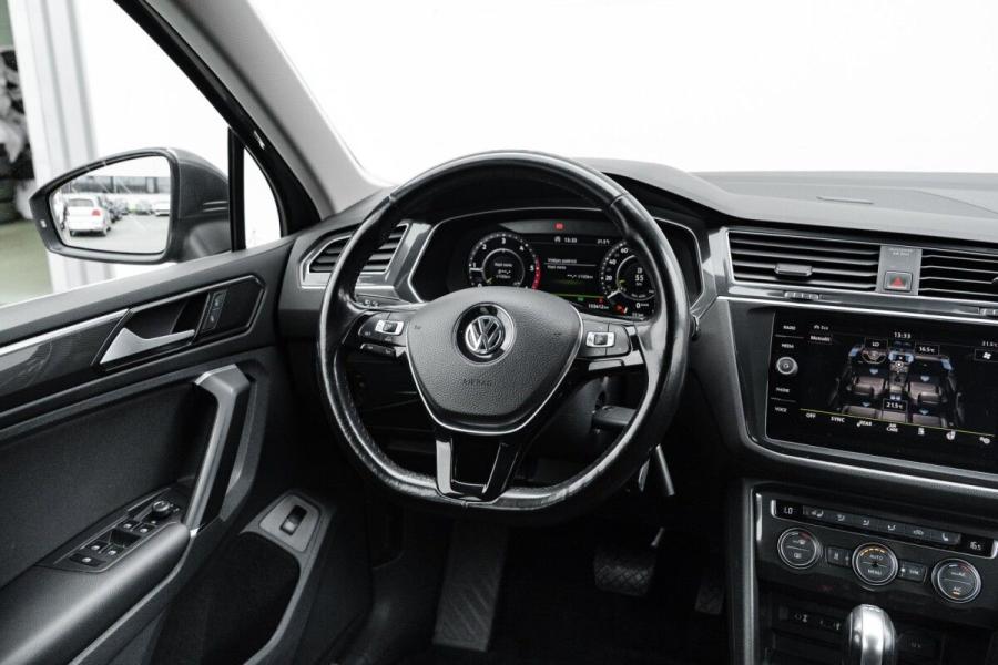 Pelēks Volkswagen Tiguan 2017 Rīga, ar dzinēja tilpumu 2.00 L un nobraukumu 133 tūkst. km par 17450 €, foto 28 vietnē AUTOMOTO.COM.LV