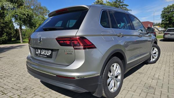 Grey Volkswagen Tiguan 2017 in Prienai, with an engine capacity of 2.00 L and mileage of 161 thousand km for 17500 €, photo 4 on AUTOMOTO.COM.LV