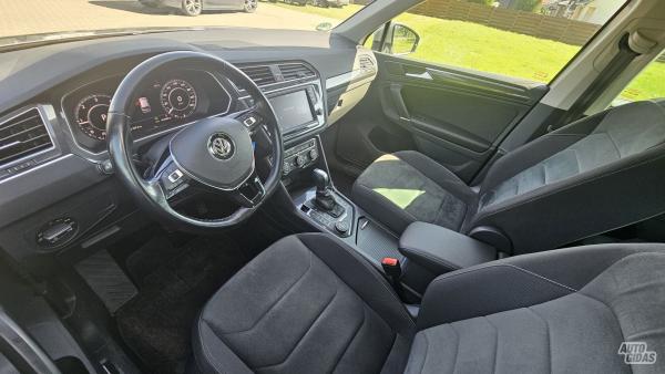 Grey Volkswagen Tiguan 2017 in Prienai, with an engine capacity of 2.00 L and mileage of 161 thousand km for 17500 €, photo 9 on AUTOMOTO.COM.LV
