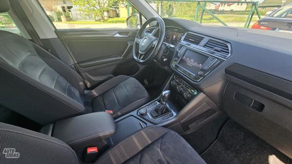Grey Volkswagen Tiguan 2017 in Prienai, with an engine capacity of 2.00 L and mileage of 161 thousand km for 17500 €, photo 10 on AUTOMOTO.COM.LV