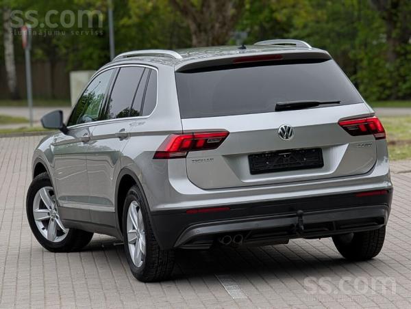Grey Volkswagen Tiguan 2017 in Riga, with an engine capacity of 2.00 L and mileage of 252 thousand km for 16600 €, photo 3 on AUTOMOTO.COM.LV