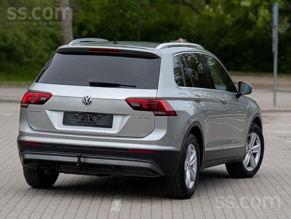 Grey Volkswagen Tiguan 2017 in Riga, with an engine capacity of 2.00 L and mileage of 252 thousand km for 16600 €, photo 4 on AUTOMOTO.COM.LV