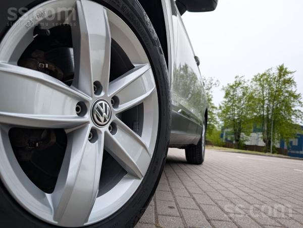 Grey Volkswagen Tiguan 2017 in Riga, with an engine capacity of 2.00 L and mileage of 252 thousand km for 16600 €, photo 8 on AUTOMOTO.COM.LV