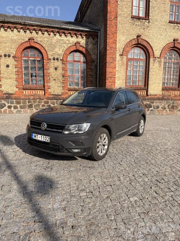 Grey Volkswagen Tiguan 2017 in Ventspils, with an engine capacity of 2.00 L and mileage of 174 thousand km for 17250 €, photo 3 on AUTOMOTO.COM.LV