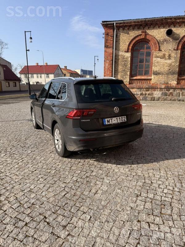 Pelēks Volkswagen Tiguan 2017 Ventspils, ar dzinēja tilpumu 2.00 L un nobraukumu 174 tūkst. km par 17250 €, foto 5 vietnē AUTOMOTO.COM.LV