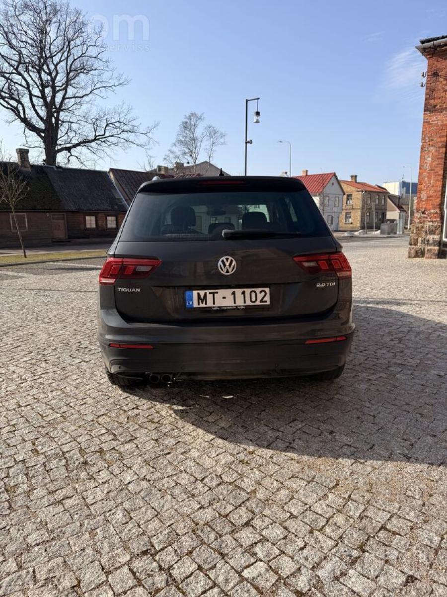 Grey Volkswagen Tiguan 2017 in Ventspils, with an engine capacity of 2.00 L and mileage of 174 thousand km for 17250 €, photo 5 on AUTOMOTO.COM.LV