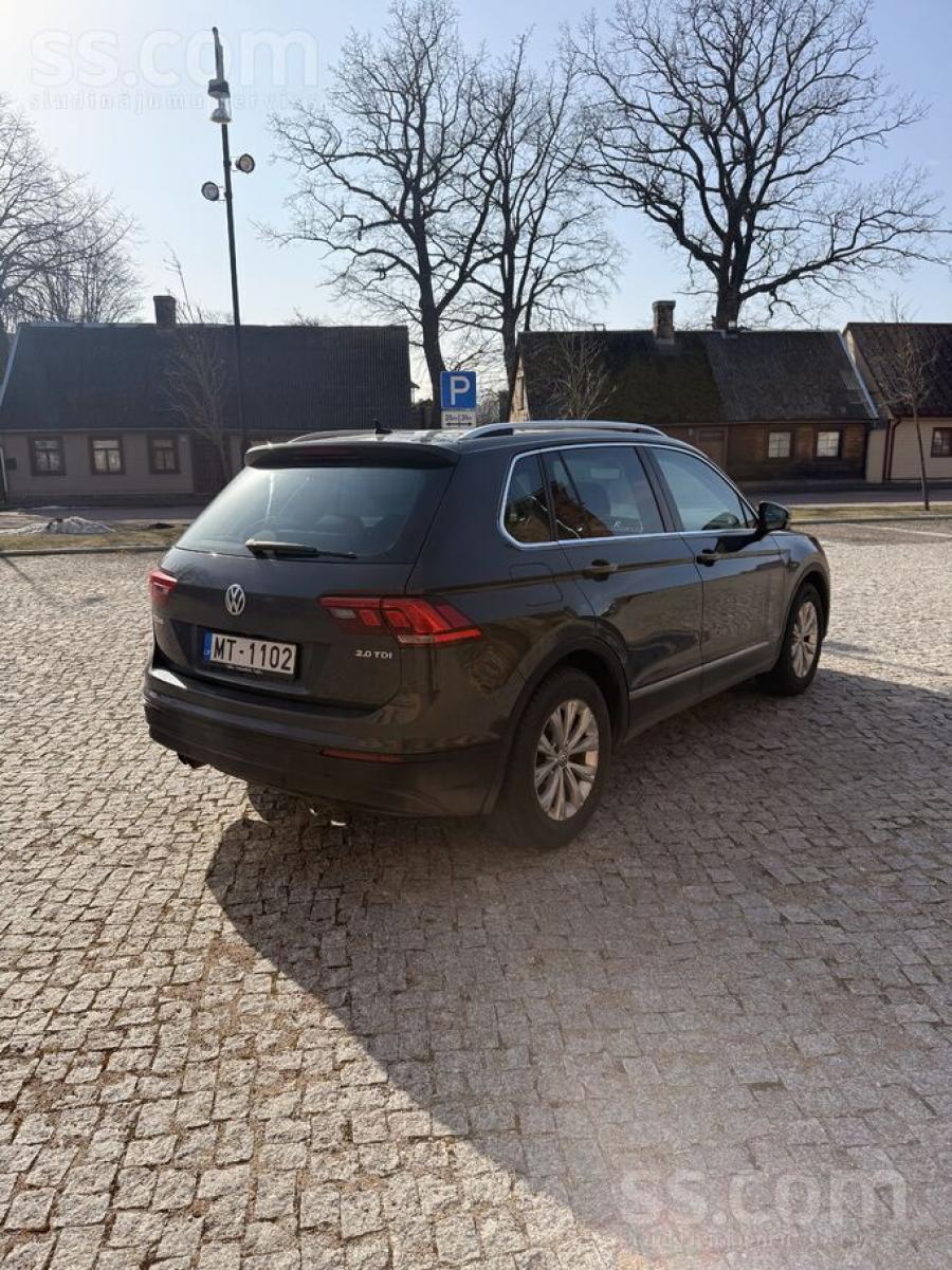 Grey Volkswagen Tiguan 2017 in Ventspils, with an engine capacity of 2.00 L and mileage of 174 thousand km for 17250 €, photo 7 on AUTOMOTO.COM.LV