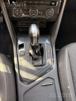 Grey Volkswagen Tiguan 2017 in Ventspils, with an engine capacity of 2.00 L and mileage of 174 thousand km for 17250 €, photo 9 on AUTOMOTO.COM.LV
