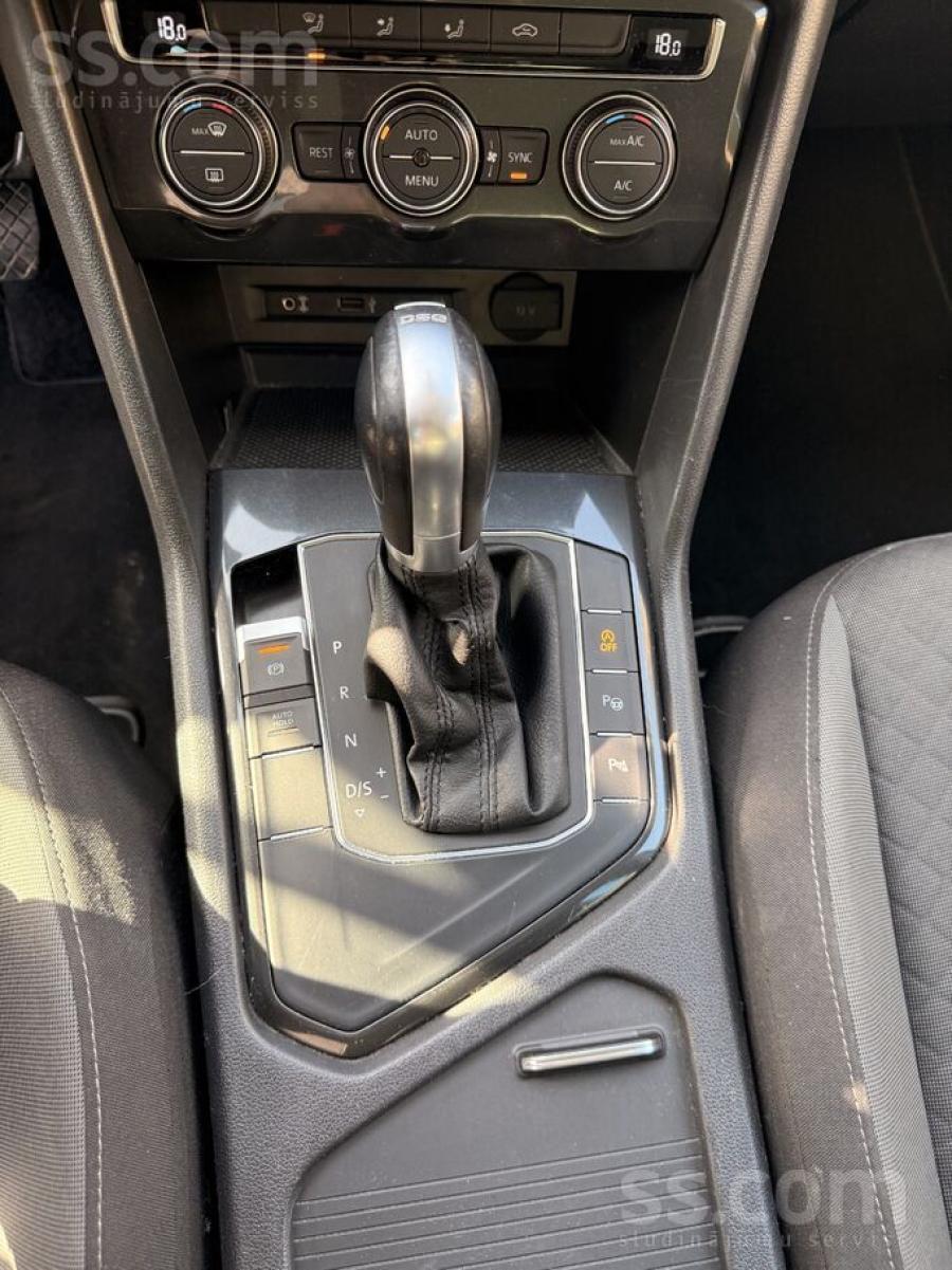 Grey Volkswagen Tiguan 2017 in Ventspils, with an engine capacity of 2.00 L and mileage of 174 thousand km for 17250 €, photo 9 on AUTOMOTO.COM.LV