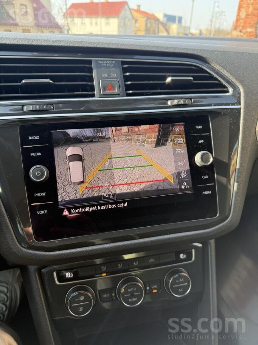 Grey Volkswagen Tiguan 2017 in Ventspils, with an engine capacity of 2.00 L and mileage of 174 thousand km for 17250 €, photo 11 on AUTOMOTO.COM.LV
