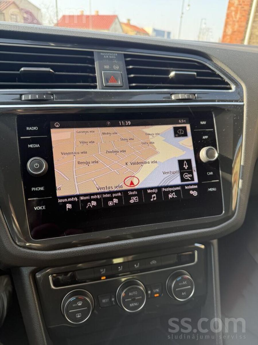 Grey Volkswagen Tiguan 2017 in Ventspils, with an engine capacity of 2.00 L and mileage of 174 thousand km for 17250 €, photo 15 on AUTOMOTO.COM.LV