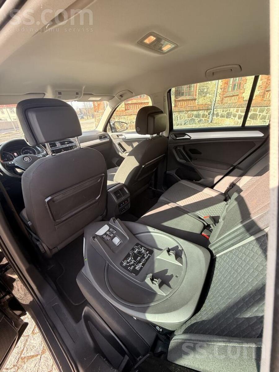 Grey Volkswagen Tiguan 2017 in Ventspils, with an engine capacity of 2.00 L and mileage of 174 thousand km for 17250 €, photo 17 on AUTOMOTO.COM.LV