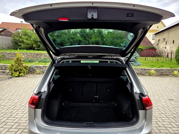 Grey Volkswagen Tiguan 2017 in Vilnius, with an engine capacity of 2.00 L and mileage of 213 thousand km for 14999 €, photo 8 on AUTOMOTO.COM.LV