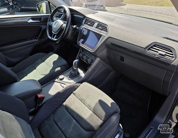 Grey Volkswagen Tiguan 2017 in Druskininkai, with an engine capacity of 2.00 L and mileage of 280 thousand km for 15150 €, photo 6 on AUTOMOTO.COM.LV