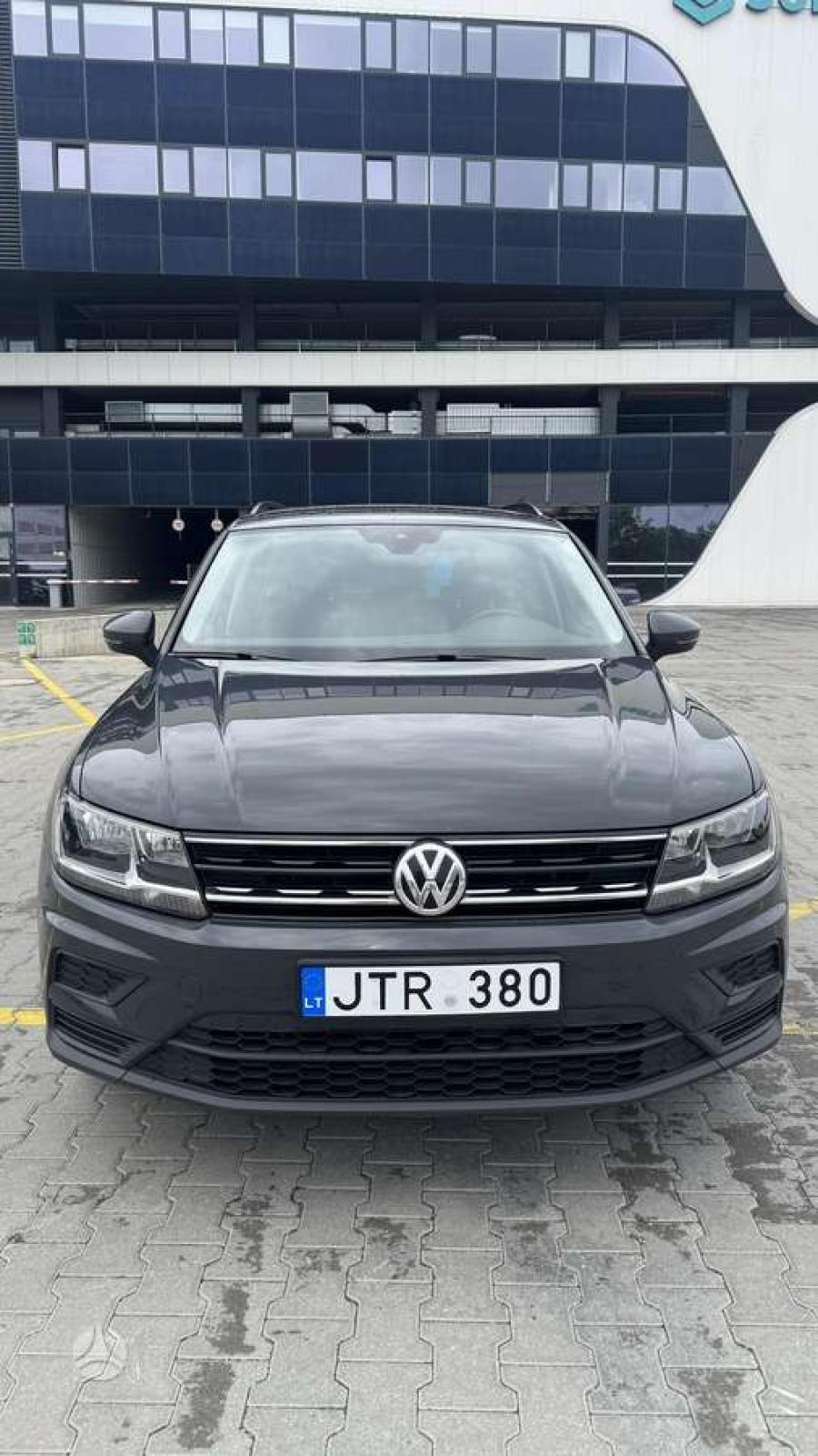 Pelēks Volkswagen Tiguan 2017 Viļņa, ar dzinēja tilpumu 1.40 L un nobraukumu 250 tūkst. km par 13300 €, foto 3 vietnē AUTOMOTO.COM.LV