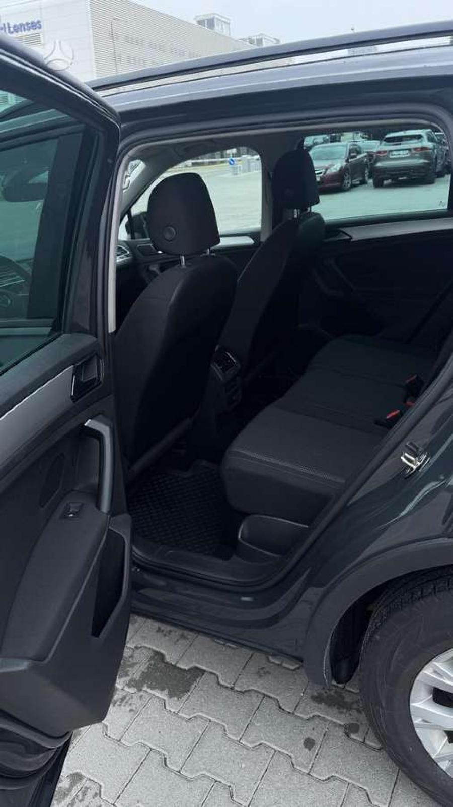 Pelēks Volkswagen Tiguan 2017 Viļņa, ar dzinēja tilpumu 1.40 L un nobraukumu 250 tūkst. km par 13300 €, foto 10 vietnē AUTOMOTO.COM.LV