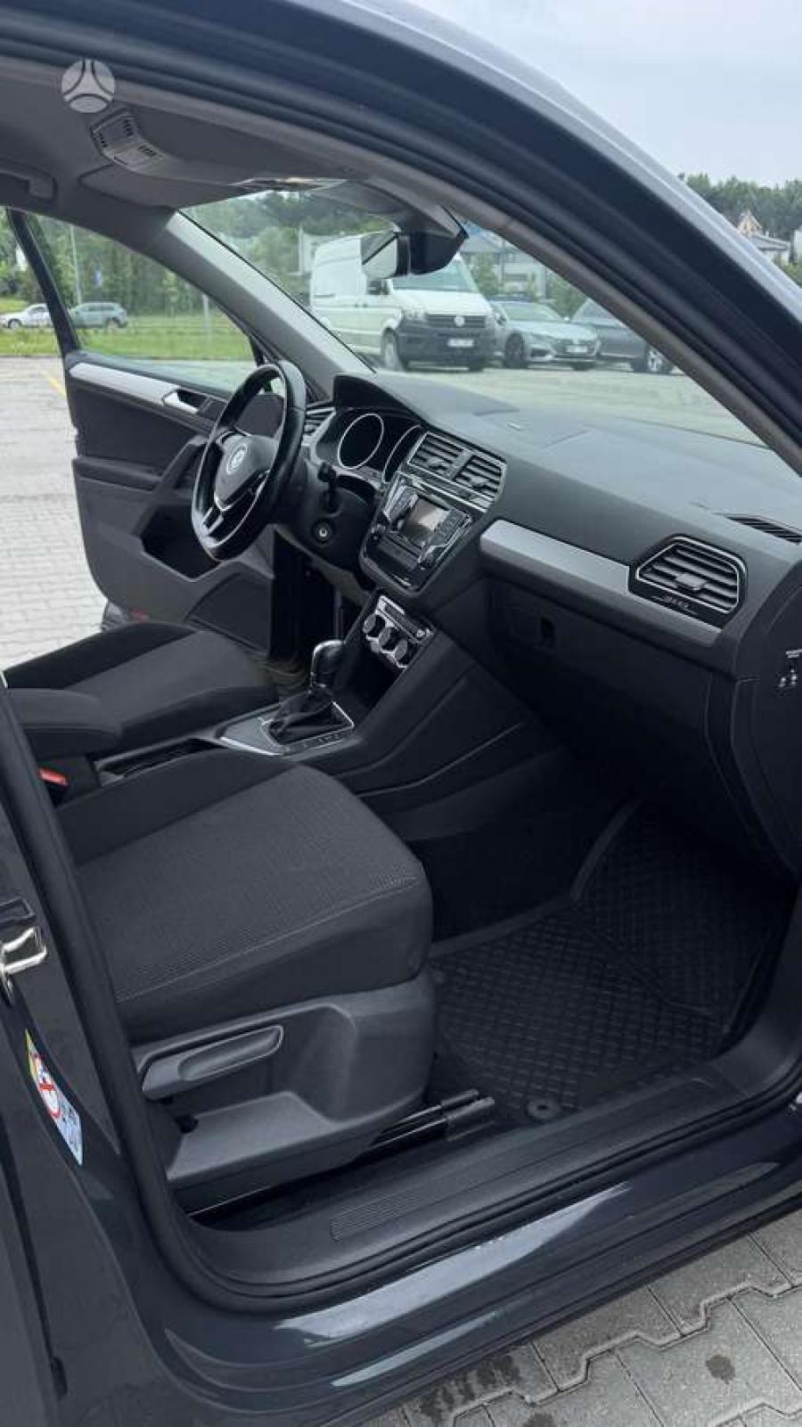 Pelēks Volkswagen Tiguan 2017 Viļņa, ar dzinēja tilpumu 1.40 L un nobraukumu 250 tūkst. km par 13300 €, foto 12 vietnē AUTOMOTO.COM.LV