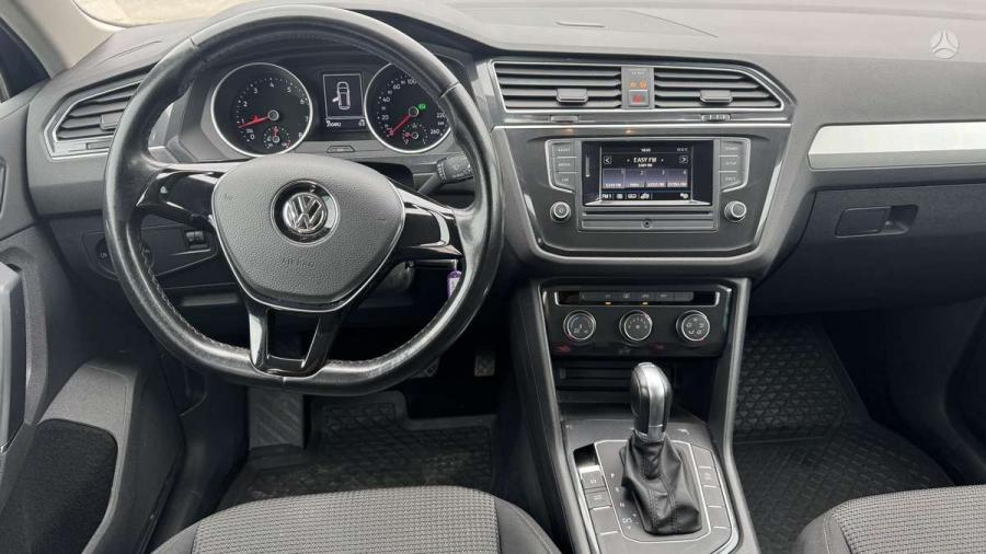 Pelēks Volkswagen Tiguan 2017 Viļņa, ar dzinēja tilpumu 1.40 L un nobraukumu 250 tūkst. km par 13300 €, foto 13 vietnē AUTOMOTO.COM.LV