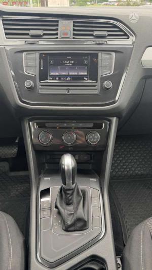 Pelēks Volkswagen Tiguan 2017 Viļņa, ar dzinēja tilpumu 1.40 L un nobraukumu 250 tūkst. km par 13300 €, foto 15 vietnē AUTOMOTO.COM.LV