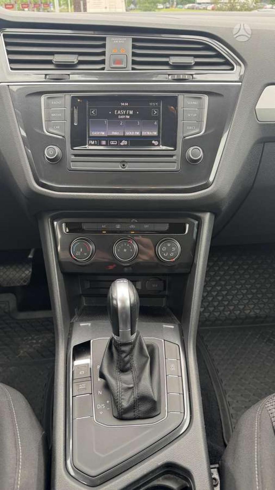 Pelēks Volkswagen Tiguan 2017 Viļņa, ar dzinēja tilpumu 1.40 L un nobraukumu 250 tūkst. km par 13300 €, foto 15 vietnē AUTOMOTO.COM.LV