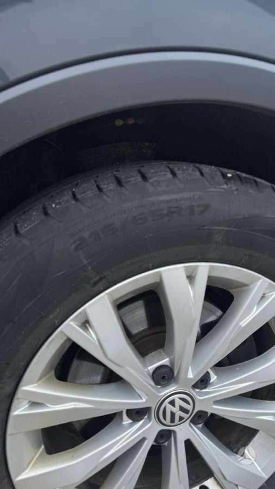 Pelēks Volkswagen Tiguan 2017 Viļņa, ar dzinēja tilpumu 1.40 L un nobraukumu 250 tūkst. km par 13300 €, foto 21 vietnē AUTOMOTO.COM.LV