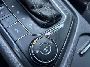 Pelēks Volkswagen Tiguan 2017 Kauņa, ar dzinēja tilpumu 2.00 L un nobraukumu 215 tūkst. km par 17300 €, foto 34 vietnē AUTOMOTO.COM.LV