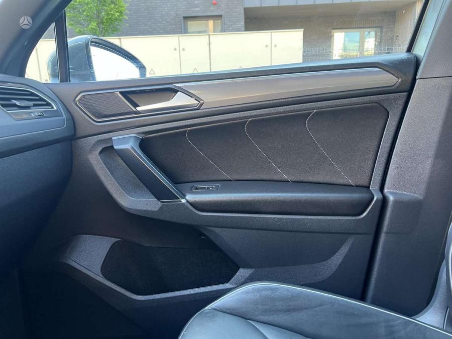 Pelēks Volkswagen Tiguan 2017 Kauņa, ar dzinēja tilpumu 2.00 L un nobraukumu 215 tūkst. km par 17300 €, foto 37 vietnē AUTOMOTO.COM.LV