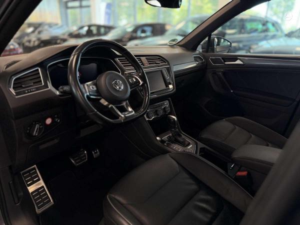 Grey Volkswagen Tiguan 2017 in Klaipeda, with an engine capacity of 1.97 L and mileage of 195 thousand km for 18900 €, photo 2 on AUTOMOTO.COM.LV