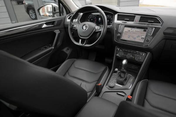 Pelēks Volkswagen Tiguan 2017 Jelgava, ar dzinēja tilpumu 2.00 L un nobraukumu 200 tūkst. km par 15350 €, foto 8 vietnē AUTOMOTO.COM.LV