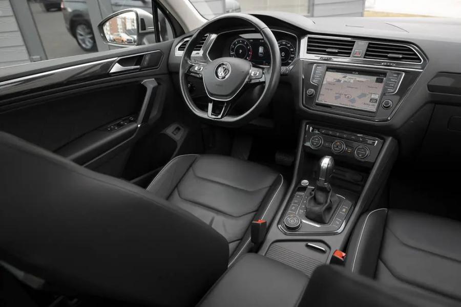 Pelēks Volkswagen Tiguan 2017 Jelgava, ar dzinēja tilpumu 2.00 L un nobraukumu 200 tūkst. km par 15350 €, foto 9 vietnē AUTOMOTO.COM.LV