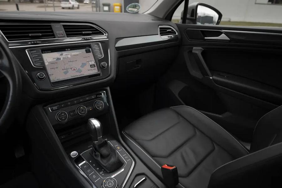 Pelēks Volkswagen Tiguan 2017 Jelgava, ar dzinēja tilpumu 2.00 L un nobraukumu 200 tūkst. km par 15350 €, foto 16 vietnē AUTOMOTO.COM.LV