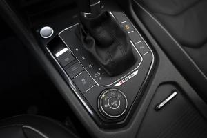 Pelēks Volkswagen Tiguan 2017 Jelgava, ar dzinēja tilpumu 2.00 L un nobraukumu 200 tūkst. km par 15350 €, foto 17 vietnē AUTOMOTO.COM.LV