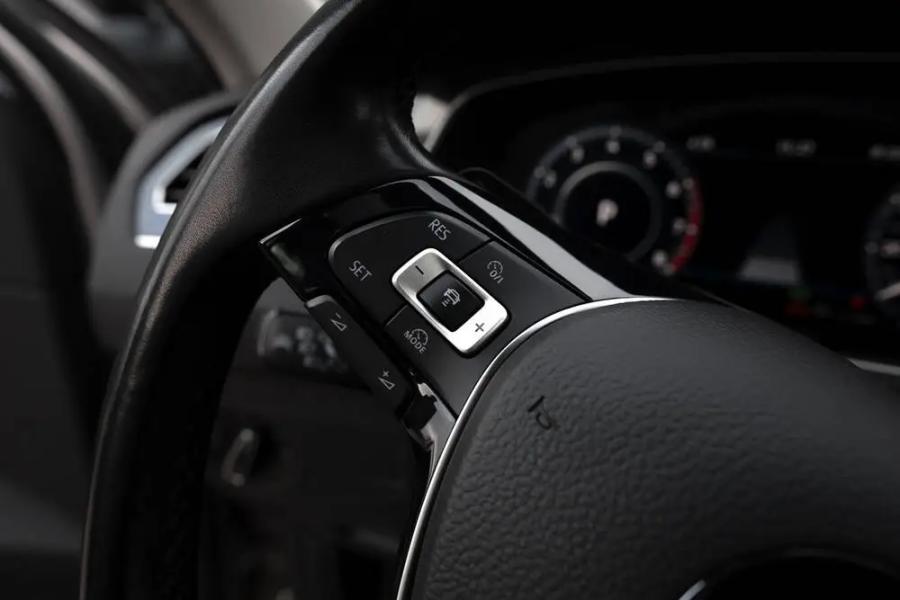 Pelēks Volkswagen Tiguan 2017 Jelgava, ar dzinēja tilpumu 2.00 L un nobraukumu 200 tūkst. km par 15350 €, foto 20 vietnē AUTOMOTO.COM.LV