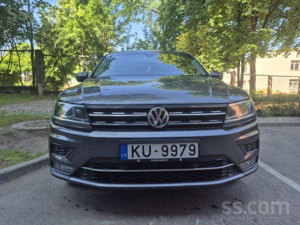 Pelēks Volkswagen Tiguan 2017 Daugavpils, ar dzinēja tilpumu 2.00 L un nobraukumu 15 tūkst. km par 16000 €, foto 1 vietnē AUTOMOTO.COM.LV