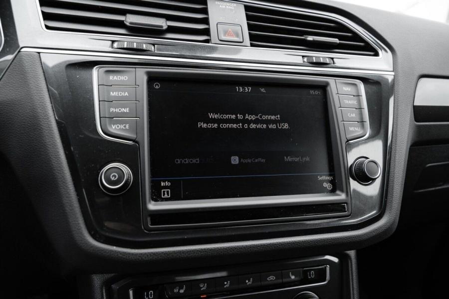 Pelēks Volkswagen Tiguan 2017 Rīga, ar dzinēja tilpumu 2.00 L un nobraukumu 94 tūkst. km par 17900 €, foto 18 vietnē AUTOMOTO.COM.LV