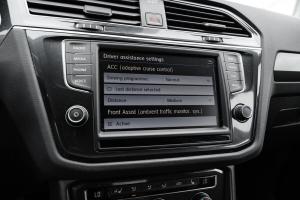 Pelēks Volkswagen Tiguan 2017 Rīga, ar dzinēja tilpumu 2.00 L un nobraukumu 94 tūkst. km par 17900 €, foto 19 vietnē AUTOMOTO.COM.LV