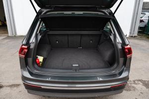 Pelēks Volkswagen Tiguan 2017 Rīga, ar dzinēja tilpumu 2.00 L un nobraukumu 94 tūkst. km par 17900 €, foto 24 vietnē AUTOMOTO.COM.LV