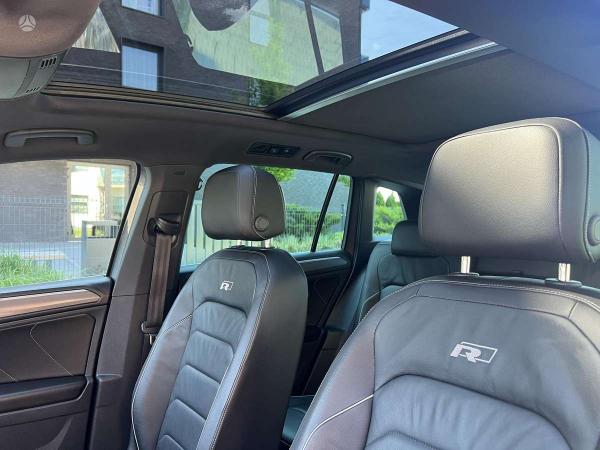 Grey Volkswagen Tiguan 2017 in Kaunas, with an engine capacity of 2.00 L and mileage of 214 thousand km for 16999 €, photo 2 on AUTOMOTO.COM.LV
