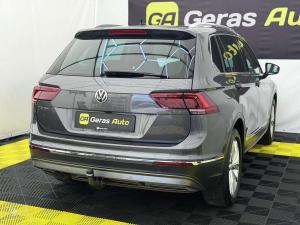 Grey Volkswagen Tiguan 2017 in Vilnius, with an engine capacity of 1.97 L and mileage of 191 thousand km for 16000 €, photo 5 on AUTOMOTO.COM.LV